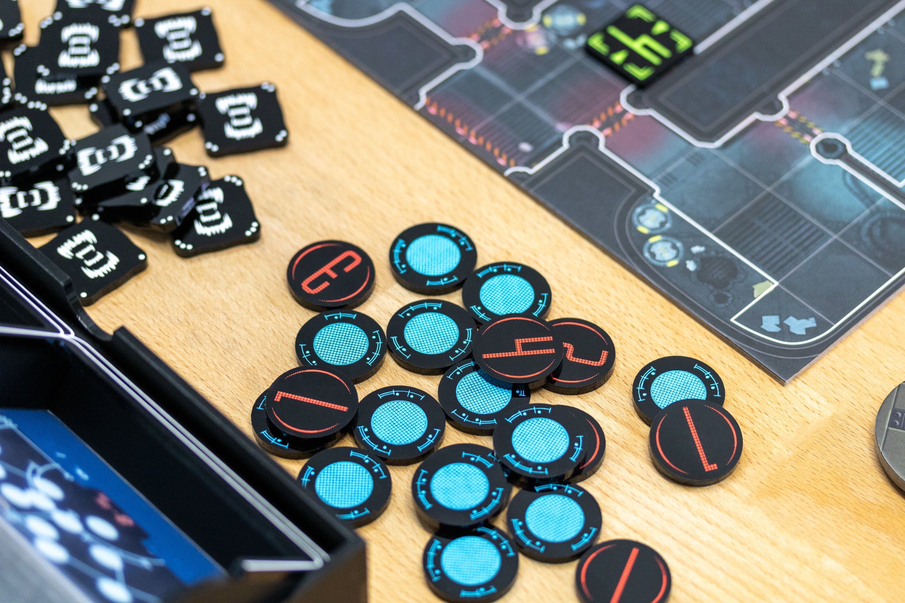 Aliens: Another Glorious Day In the Corp Tokens and Accessories ...